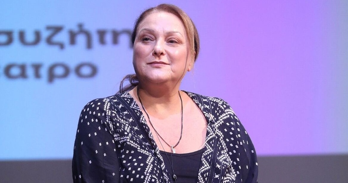 Μακρυμάλλης, μουσάτος και με μποέμ στυλ: Ο 24χρονος γιος της Ρένιας ...