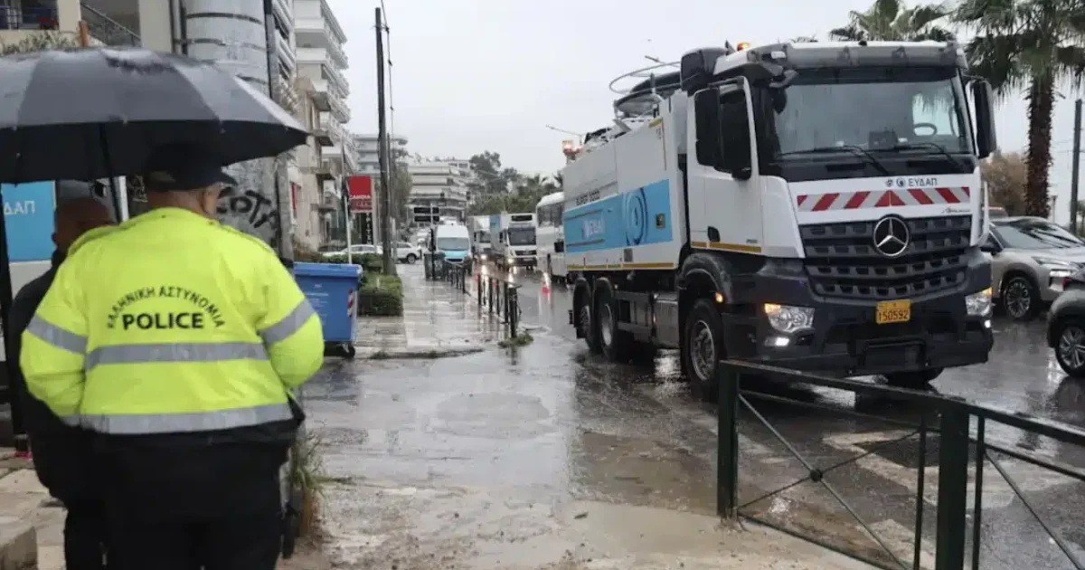 EKTAKTO TΩΡΑ – Πλημμύρισε πασίγνωστη Λεωφόρος της Αθήνας με βοθρολύματα ...