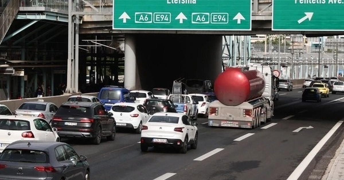 ΧΑΟΣ ΣΤΟ ΚΕΝΤΡΟ ΤΗΣ ΑΘΗΝΑΣ ΠΟΥ ΑΥΤΗ ΤΗΝ ΣΤΙΓΜΗ «ΒΟΥΛΙΑΖΕΙ» ΑΠΟ ΚΟΣΜΟ ...