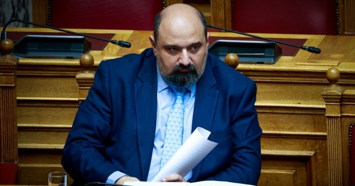 ΔΕΝ ΑΝΤΕΞΕ ΤΟ ΒΑΡΟΣ ΤΩΝ ΤΕΜΠΩΝ! ΕΠΙΤΕΛΟΥΣ ΠΑΡΑΙΤΗΘΗΚΕ! 👇 - Athina360